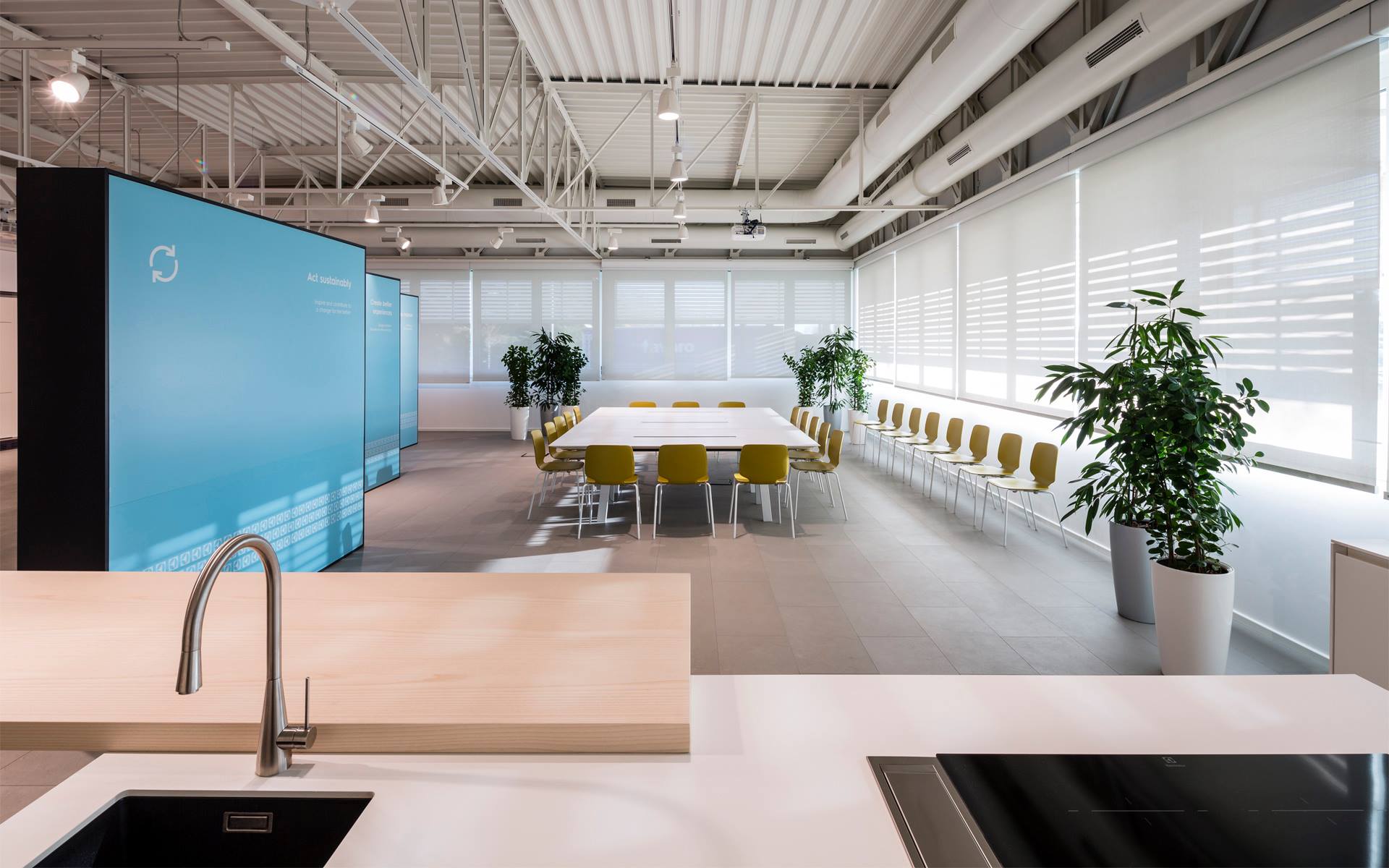 Cortinas automáticas: Eleva la elegancia de tu empresa - Mamparas ...